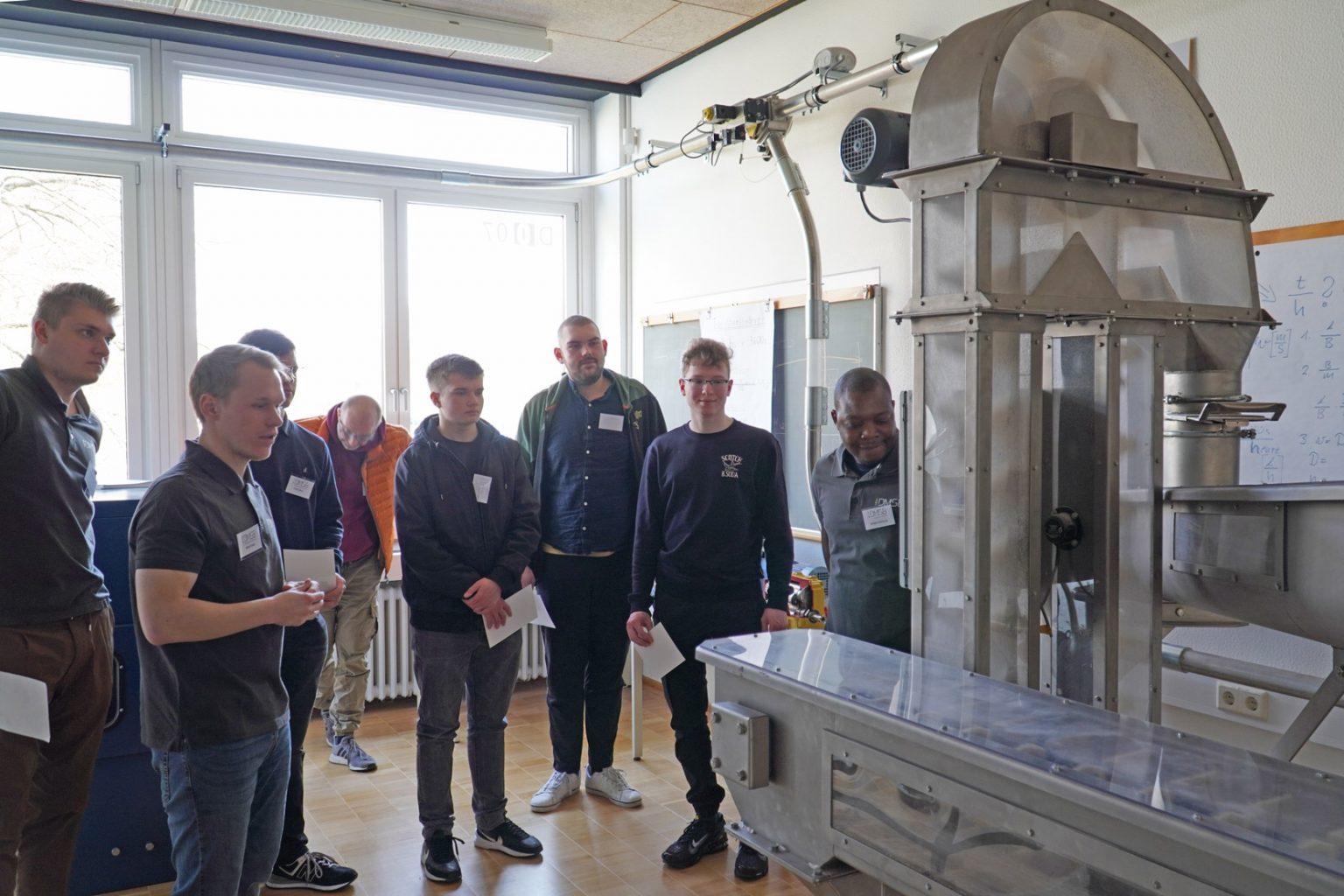 Erfolgreicher Schnuppertag 2024 bei der DMSB – Deutsche Müllerschule ...